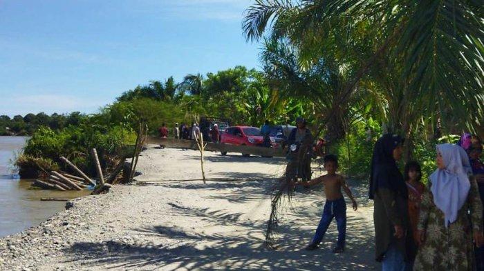 Blokir Jalan Provinsi Dibuka Sementara, Muspika Tripa Makmur Nagan Raya ... Blokir Jalan Provinsi Dibuka Sementara, Muspika Tripa Makmur Nagan Raya ...