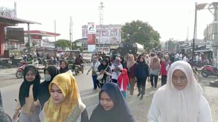 Ratusan Warga Bireuen Meunasah Blang Ikut Jalan Santai Berhadiah, Dalam ...