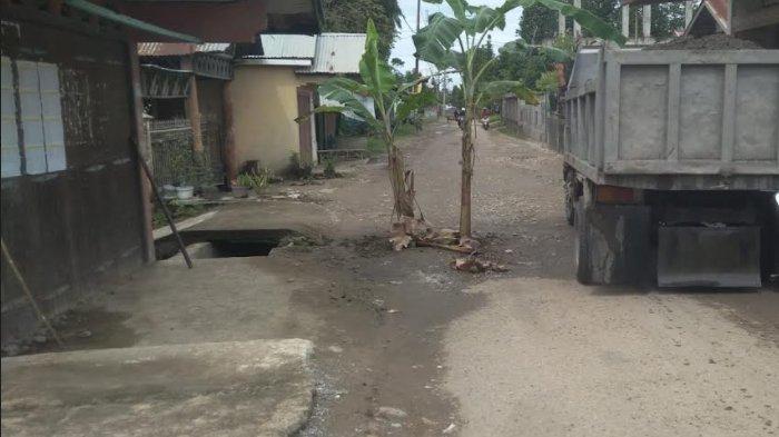 Ruas Jalan Sanggeu Berlumpur Akibat Sering Dilintasi Truk Hingga Galian ...