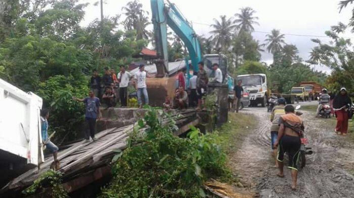 Jembatan di Simeulue Ambruk, Ini Penyebabnya - Serambinews.com