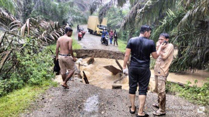 Jembatan Box Putus di Nagan Raya belum Ditangani, Warga Harus Melintas ... Jembatan Box Putus di Nagan Raya belum Ditangani, Warga Harus Melintas ...