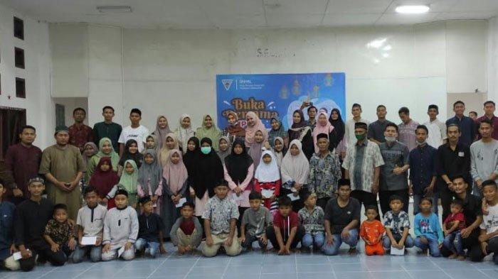 Paguyuban Mahasiswa Labuhanhaji Santuni Puluhan Anak Yatim - Serambinews.com