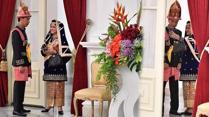 Pakai Baju Adat Aceh Saat Upacara Pengibaran Bendera di Istana Negara ...