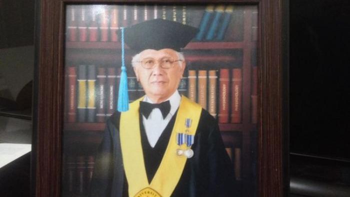 Sejak Usia 15 Tahun, JS Badudu Mengabdi untuk Bahasa Indonesia ...