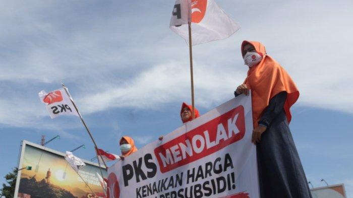 PKS Aceh Besar Buat Aksi Flashmob, Tolak BBM Naik - Serambinews.com