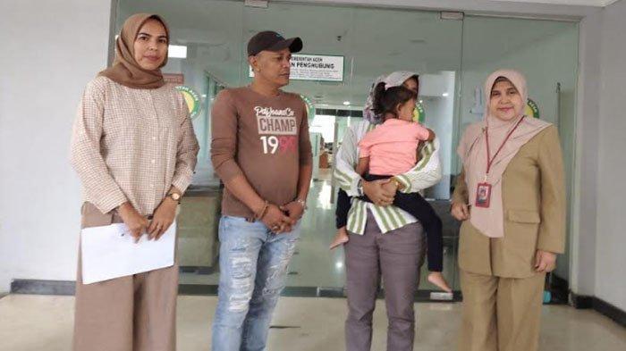 Tak Miliki Penghasilan, BPPA Bantu Pulangkan Satu Keluarga asal Pidie Jaya - Serambinews.com