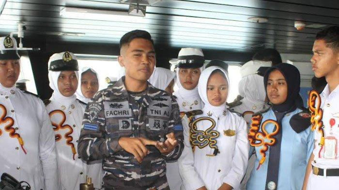 Perkenalkan Kapal Perang Teluk Palu-523 Kepada Pelajar, Ini Harapan ...