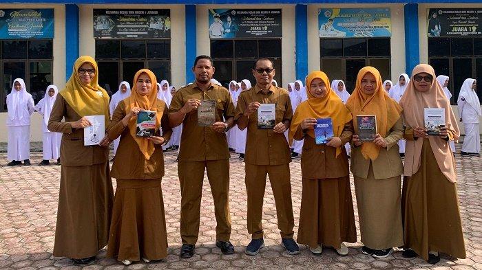 GTK SMKN 1 Jeunieb Bireuen Hasilkan Enam Buku Antologi - Serambinews.com