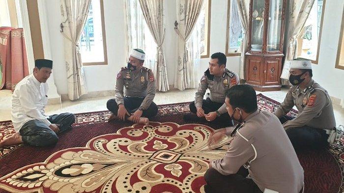 Silaturahmi dengan Waled Lapang, Kasat Lantas Polres Aceh Utara ...