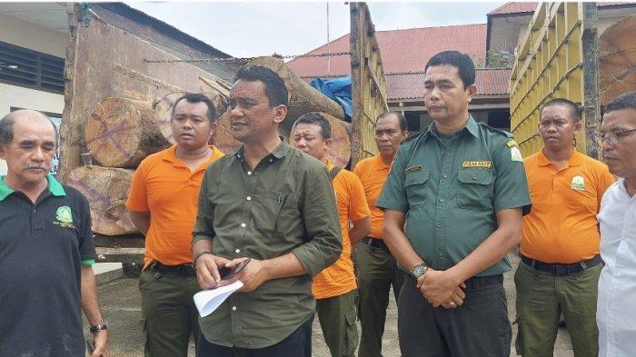Tim Patroli Gabungan KPH III Aceh dan BPKH Krueng Pereulak Amankan 2 Truk Kayu Damar ...