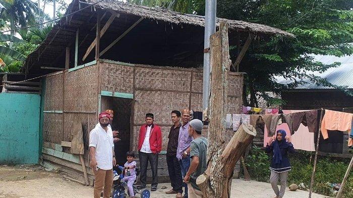 Viral Janda Tinggal di Rumah Bedinding Tepas Bambu, Ketua DPRK ...