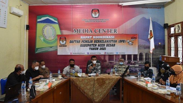 KIP Aceh Besar Sosialisasi Peraturan KPU - Serambinews.com
