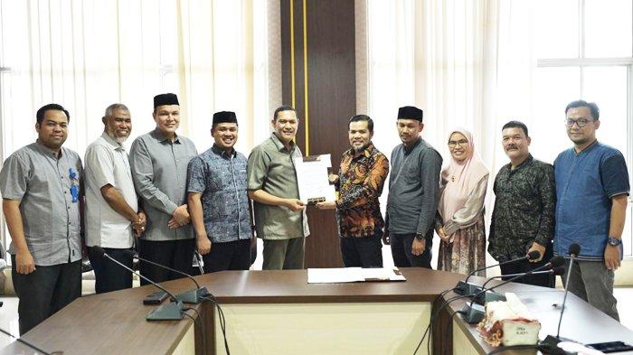 Komisi I DPRK Banda Aceh Terima 15 Nama Calon Anggota KIP - Serambinews.com