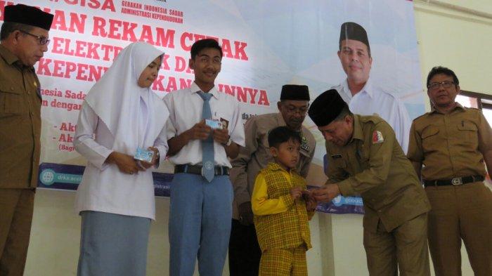 Dinas Registrasi dan Kependudukan Aceh Rekam KTP-el di Nagan Raya ...