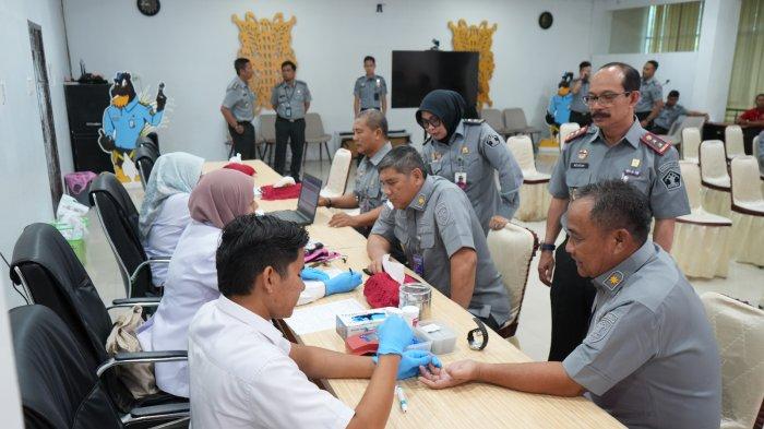 Merayakan Hari Pengayoman ke-79, Kanwil Kemenkumham Aceh Gelar Donor Darah - Serambinews.com