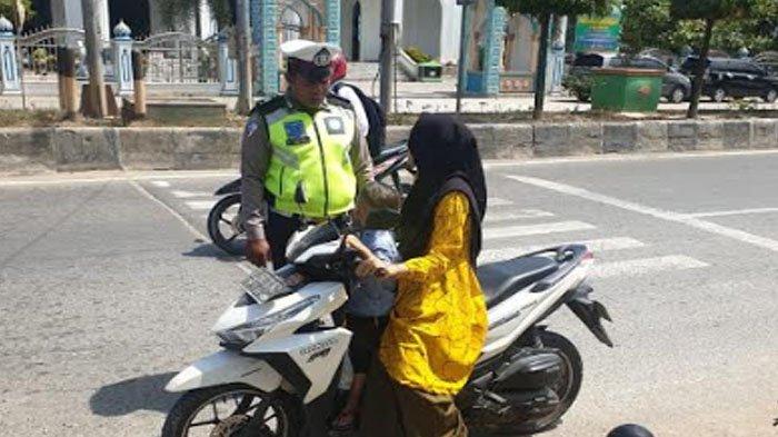 Pelanggar Dominan Tak Pakai Helm - Serambinews.com