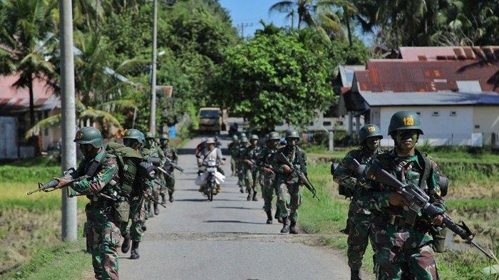 Siswa Dikmaba TNI AD Rindam IM Latihan Patroli Jarak Jauh, Jalan Kaki ...