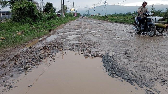 Jalan Cot Iri–Limpok Rusak Parah, Bertahun-tahun tak Diperbaiki - Serambinews.com