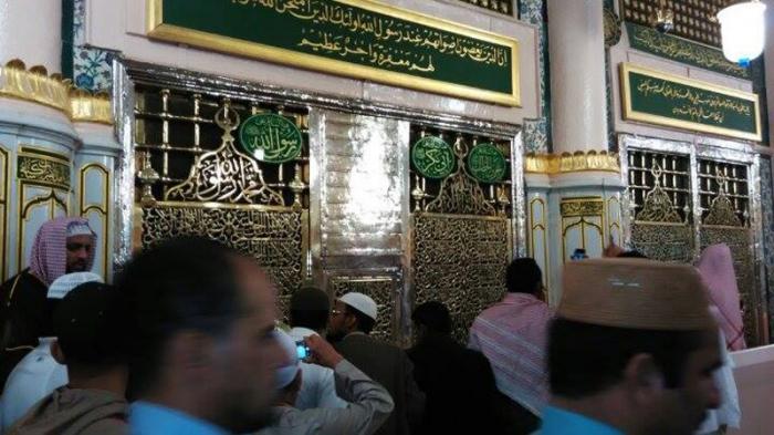 FOTO Peziarah Makam Rasulullah SAW - Serambinews.com