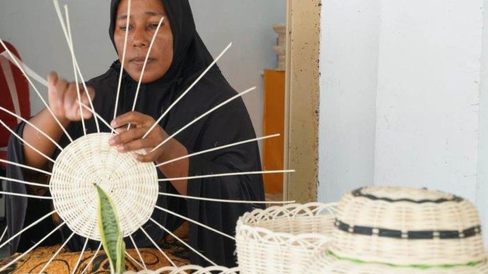 Produk Anyaman Rotan Aceh Besar Kian Diminati, Perajin Inovasi Ciptakan ...