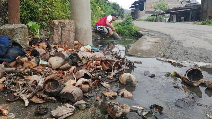 Drainase Tersumbat, Air Meluber ke Ruas Jalan di Desa Asir - Asir Aceh Tengah - Serambinews.com