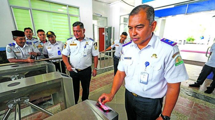 Ulee Lheue Terapkan Konter Tiket Terpusat - Serambinews.com