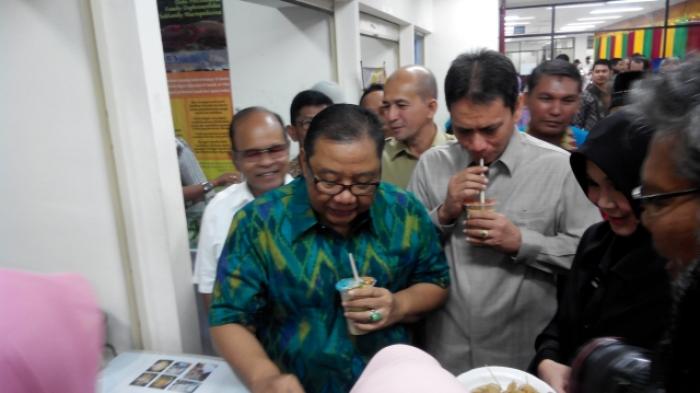 Menkop UKM RI Buka Pameran UKM di Pasar Atjeh - Serambinews.com