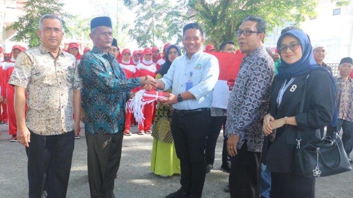 PT Mifa Bersaudara Serahkan 1200 Bendera Dalam Gerakan Pembagian ...