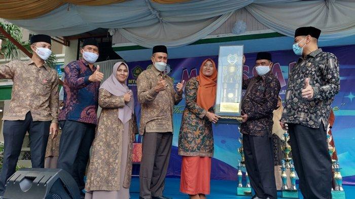 Lagi, MIN 6 Banda Aceh Juara Umum Marssal - Serambinews.com