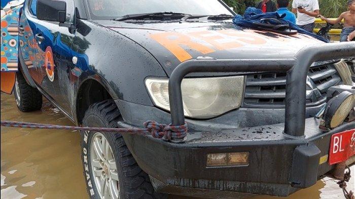 Mogok Saat Evakuasi Korban Banjir, Mobil BPBD Aceh Tamiang Diikat di ...