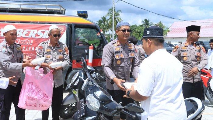 Program Rutin, Kali Ini Polres Aceh Utara Berbagi Kasih di Masjid H ...
