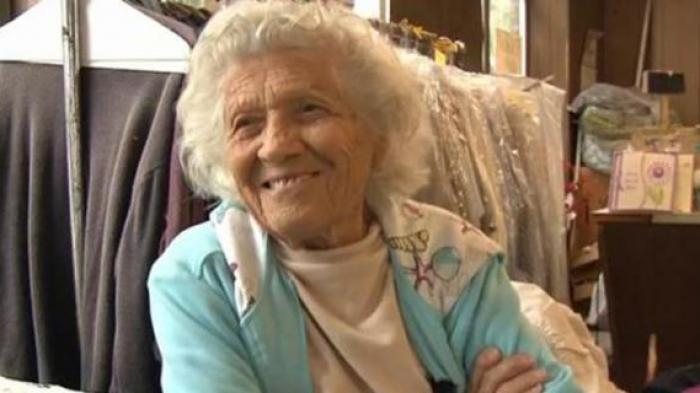 Meski Berusia 100 Tahun, Nenek Ini Masih Bekerja 11 Jam Sehari ...