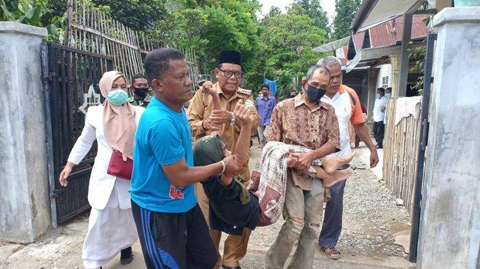 Camat Mutiara Lepas Penderita Gangguan Jiwa dari Pasungan - Serambinews.com