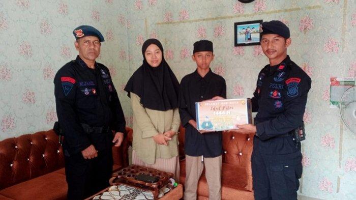 Danyon C Pelopor di Nagan Raya Serahkan Paket Sembako untuk Personel ...