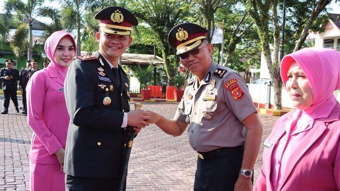 Dua Personel Polres Aceh Barat Terima Kenaikan Pangkat Pengabdian Menjelang Pensiun ...