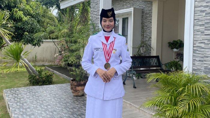 Raihanah Az Zahra, Paskibnas Asal Aceh Kibarkan Bendera Peringati Hari ...