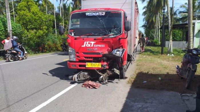 Tragis Sepasang Suami Istri Meninggal Kecelakaan Dengan Mobil Barang