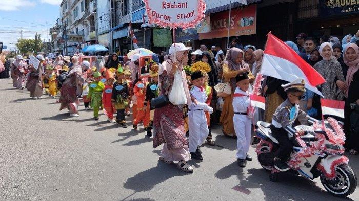 Ragam Pakaian Adat Meriahkan Pawai Karnaval HUT Ke 78 RI di Abdya ...
