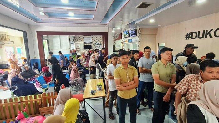 Pemilih Pemula Ramai-ramai Buat e-KTP, Disdukcapil Aceh Tengah Buka Layanan 24 Jam - Serambinews.com