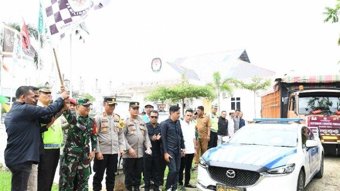 Dirlantas Polda Aceh Kawal Distribusi Logistik Pemilu dari KIP Aceh Timur ke 19 Kecamatan ...