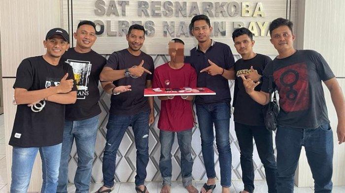 Polisi di Nagan Raya Tangkap Pengedar Sabu dan Amankan 12 Paket ... Polisi di Nagan Raya Tangkap Pengedar Sabu dan Amankan 12 Paket ...