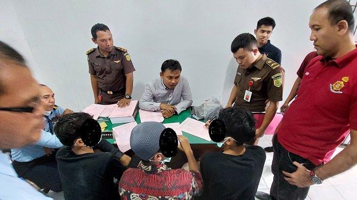 Gawat! Kasus Remaja Keroyok Remaja Ternyata bukan Kasus Biasa, Kajari ... Gawat! Kasus Remaja Keroyok Remaja Ternyata bukan Kasus Biasa, Kajari ...