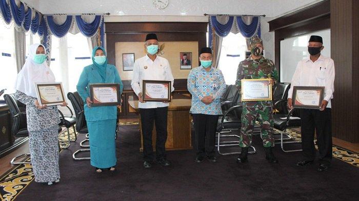 Dandim dan Bupati Nagan Raya Dapat Penghargaan Pelayanan KB dari BKKBN ...