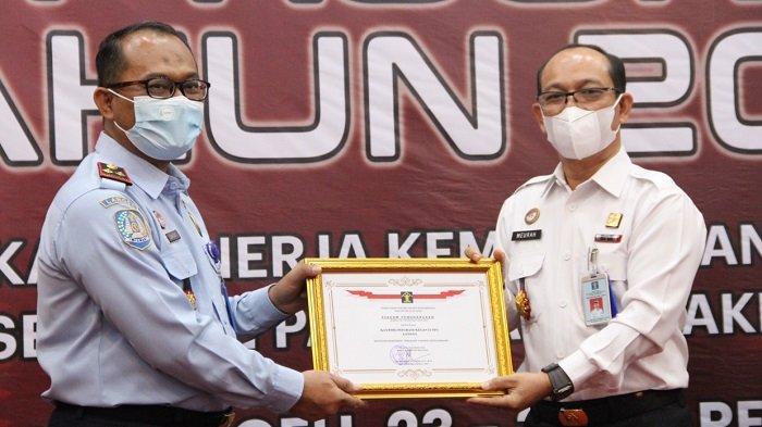 Imigrasi Langsa Raih Penghargaan Responsif Tupoksi Kepegawaian dari Kanwil Kemenkumham Aceh ...