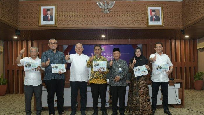 Gubernur Aceh Serahkan Penghargaan Vaksinasi PMK Terbaik untuk Nagan ...