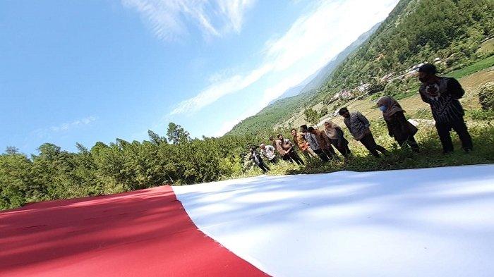 Semarakkan Hari Kemerdekaan, Pemuda Terangun Kibarkan Bendera Raksasa ...