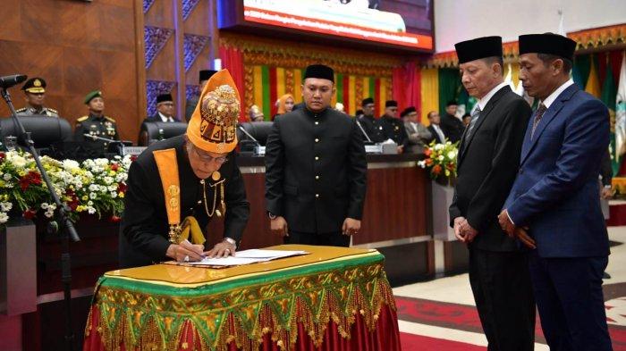 Pj Gubernur Aceh hingga Jusuf Kalla Saksikan Pengukuhan Kembali Malik ...
