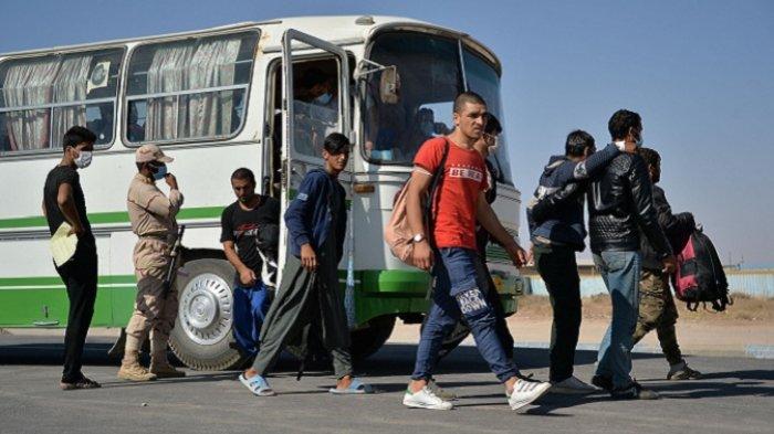 Setiap Sore Hari, Bus Penuh Sesak dari Iran Tiba di Islam Qala ...