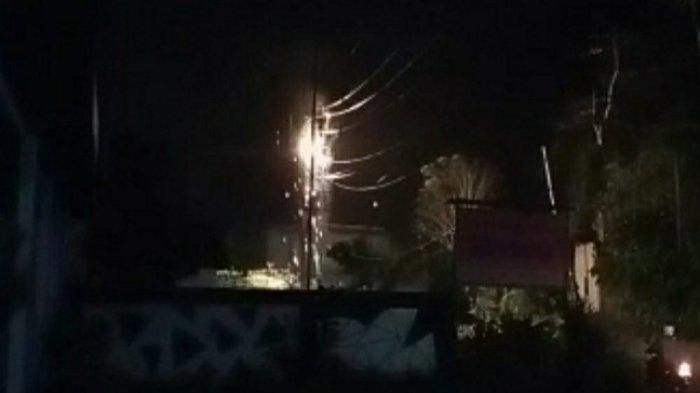 Muncul Percikan Api di Tiang Listrik, PLN Tapaktuan Terpaksa Lakukan ... Muncul Percikan Api di Tiang Listrik, PLN Tapaktuan Terpaksa Lakukan ...