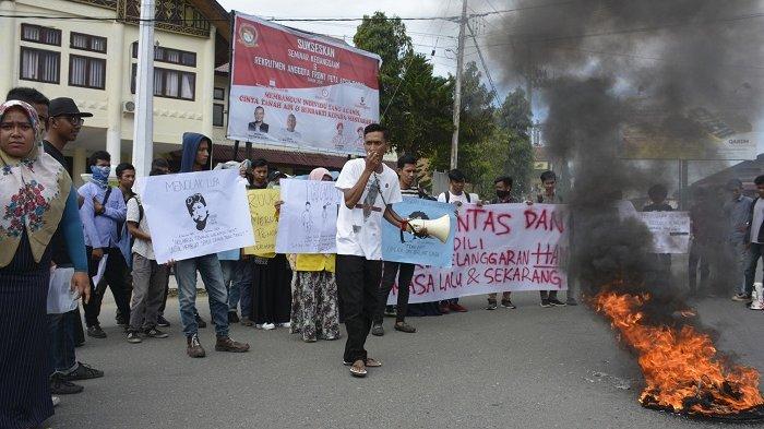 Mahasiswa Unjuk Rasa di Simpang Pelor Meulaboh, Ini Tuntutannya ... Mahasiswa Unjuk Rasa di Simpang Pelor Meulaboh, Ini Tuntutannya ...